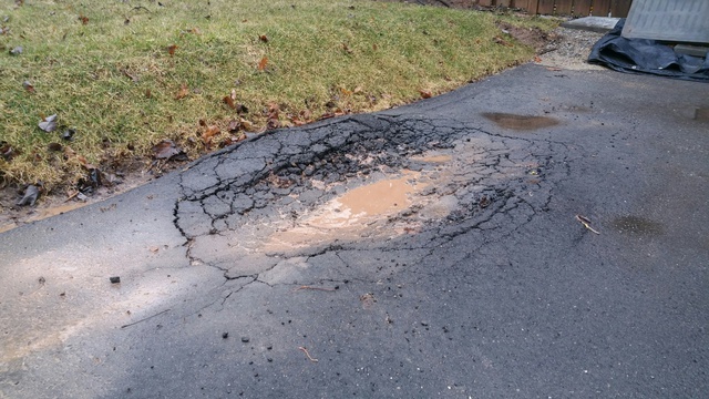 6 Asphalt Parking Lot Issues All Property Owners Should Recognize
